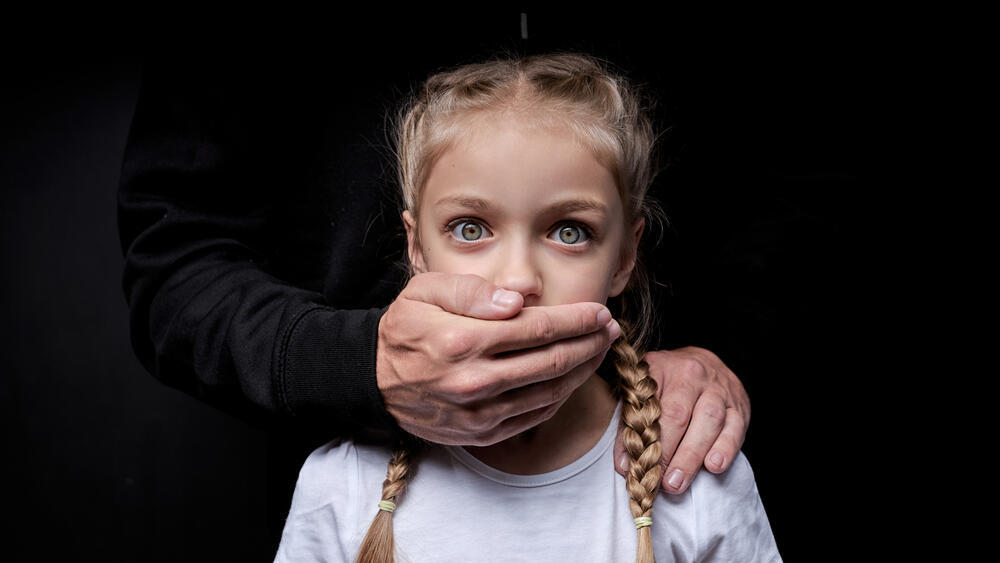 Жителя Холона посадили на 17 лет за изнасилования 12-летней девочки