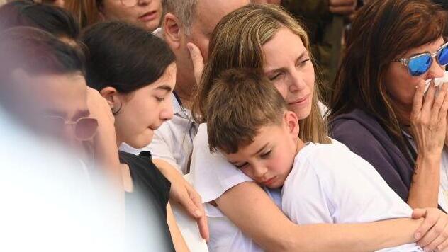 אלמנתו של אסף חממי: "אני מבטיחה שלילדים שלנו לא ייחסר כלום, חוץ מאותך"