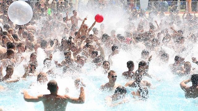 IDF lone soldiers celebrate at largest ever 'Fun Day' at Shefayim Water ...