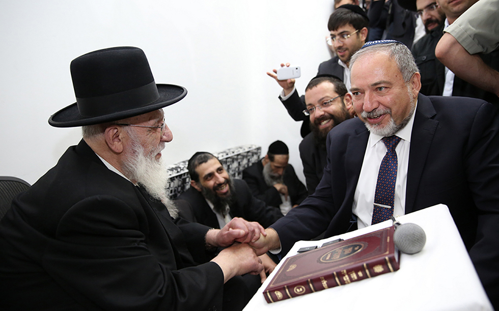 Shas back chief rabbi amid post-Soviet aliyah row