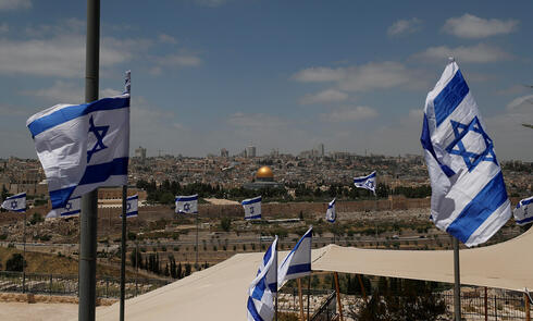 As it enters 2022, Israel's population nears 10 million
