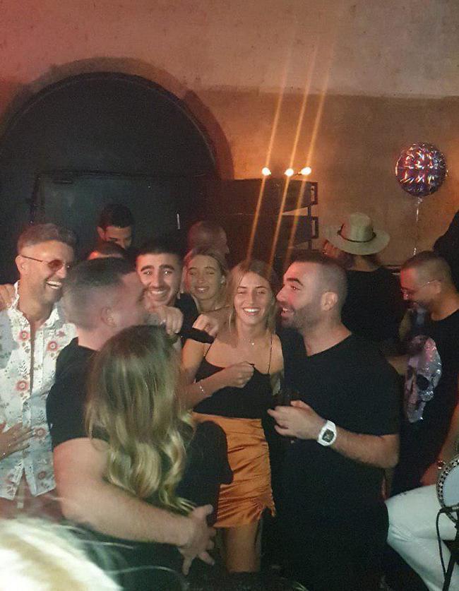 צפו עומר אדם חוגג יום הולדת 26 במסיבת הפתעה מטורפת