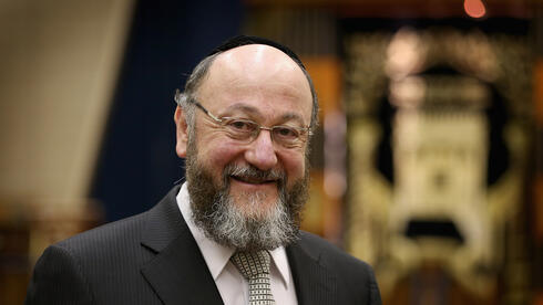 British Chief Rabbi Ephraim Mirvis is knighted