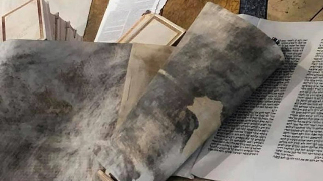 Beverly Hills synagogue vandalized, Torah scrolls descecrated