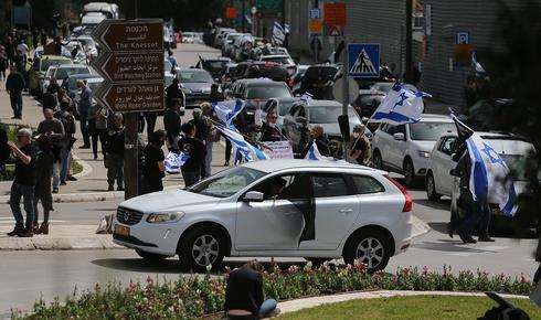 Hundreds protest in front of Knesset, calling on speaker to resign