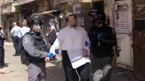 Haredi extremists hurl insults, stones at police enforcing coronavirus ...