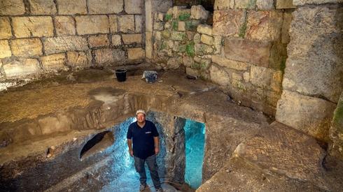 Archaeologists uncover 2000-year-old complex by Western Wall
