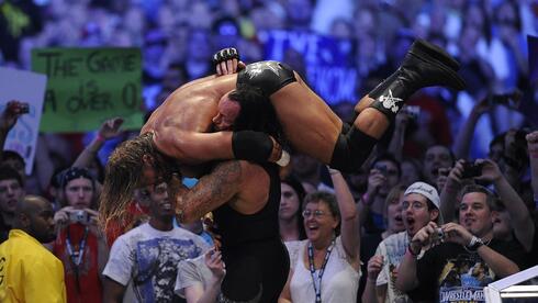 מגה מיזוג: ה-UFC וה-WWE יתאחדו לחברה חדשה