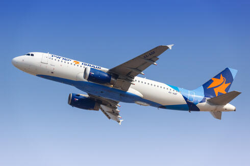 Russian fighter jet shadows Israeli passenger plane from Greece