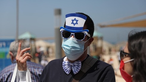 Israelis celebrate Independence Day with return of barbecues, social ...