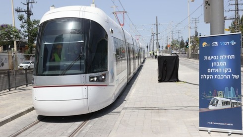 Light rail line in central Israel launches first public test drive