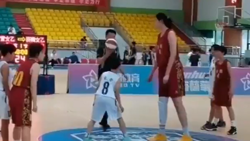 A 7-foot-3 Chinese basketball prodigy is the tallest female basketball ...