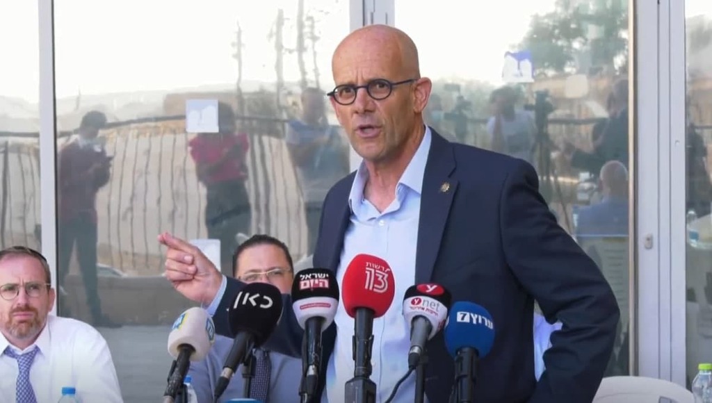 Israeli hospitals threaten to turn away COVID-19 patients starting Monday