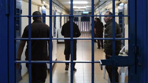 Palestinian Authority cuts wages in prisoner, tax dispute with Israel