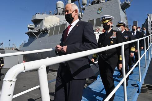 Gantz visits U.S. Navy base in Bahrain