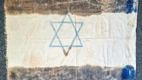 Makeshift Israeli flag from '67 war returns to ownership of state