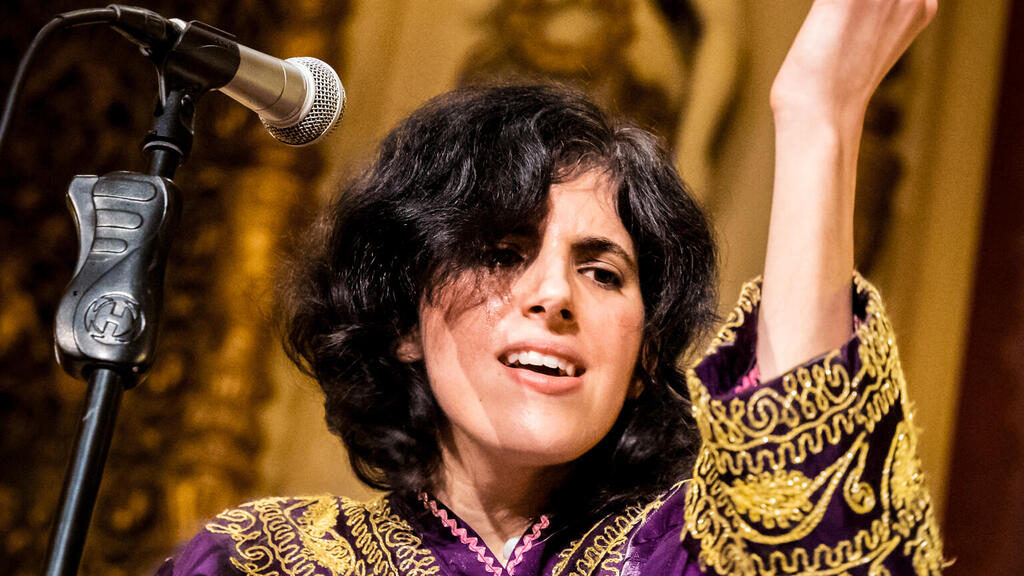 Little known Israeli singer making waves in Iran
