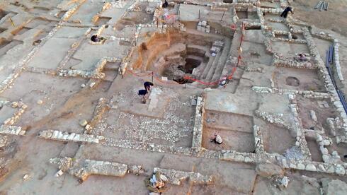 Israeli archeologists uncover 'first of its kind' ancient mansion in ...