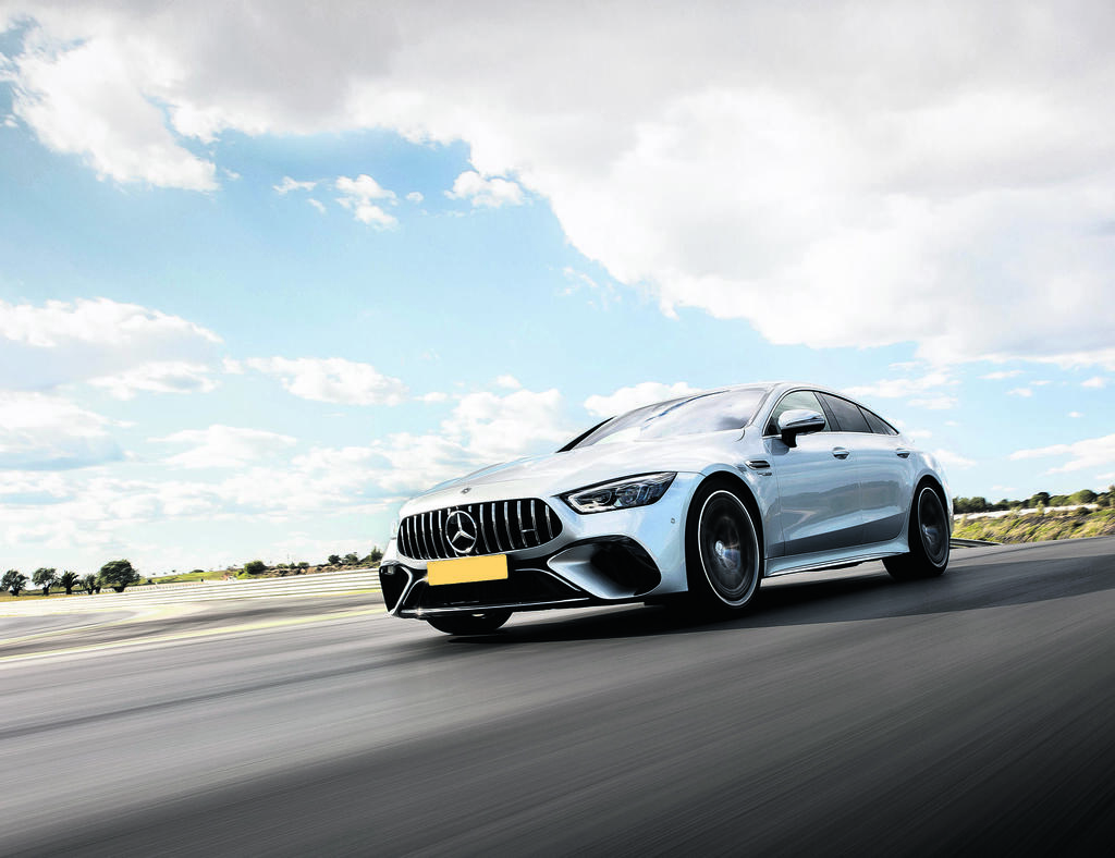 נהיגה ראשונה | מרצדס AMG GT43: למה אחותך מהירה ממך?