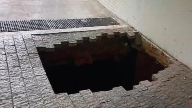 Видео провал на парковке в Ход ха Шароне жилой дом может рухнуть