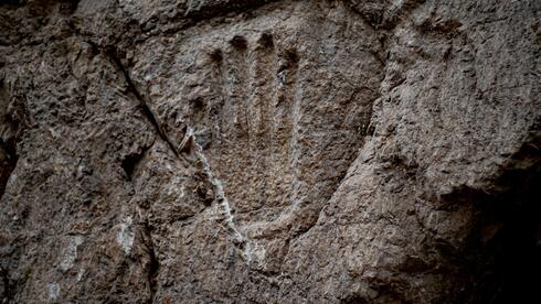 1,000-year-old hand imprint, rock-hewn moat uncovered in Jerusalem