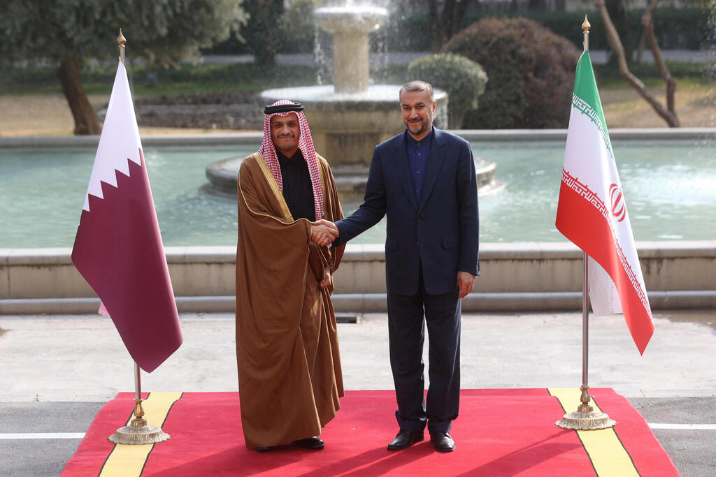 איראן חשפה תיעוד של שרידי רחפנים וחור בגג: "הפעילות באיספהאן שגרתית"