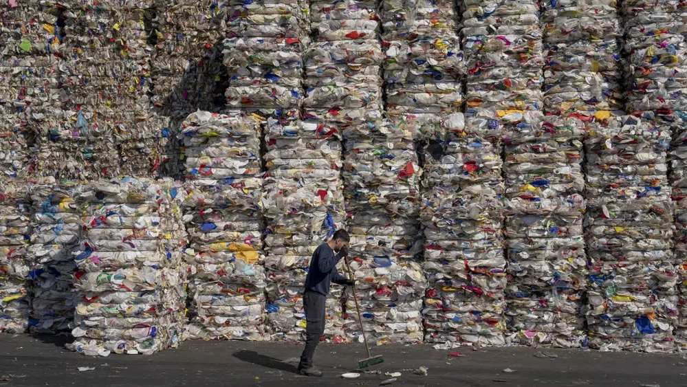 In Israel, disposable plastics trigger culture war, test Netanyahu