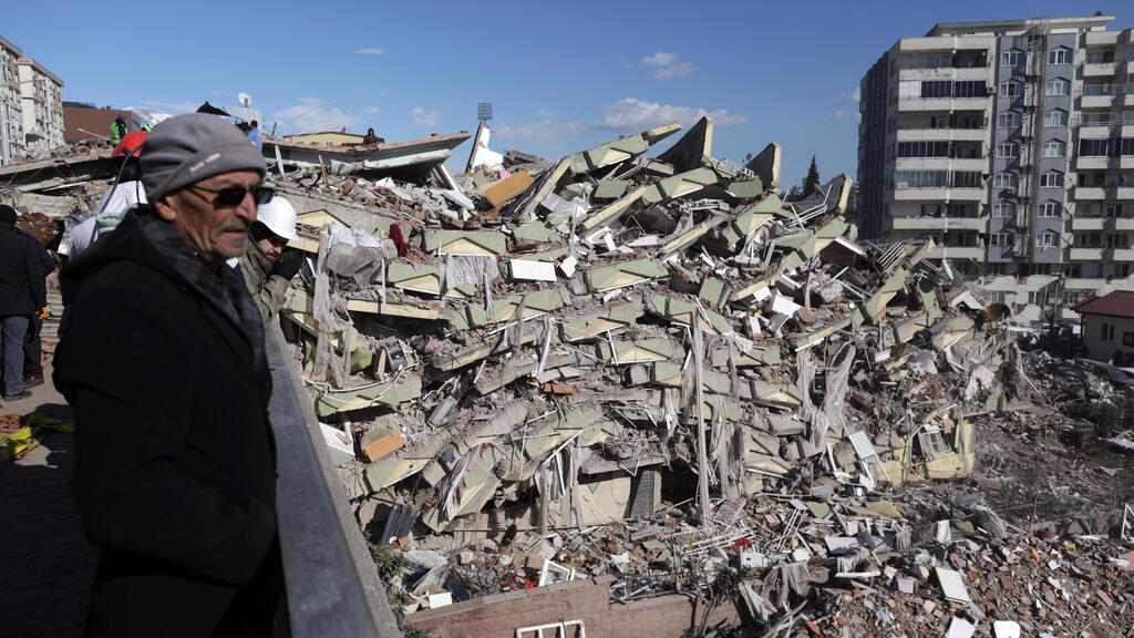 Death toll in Turkey, Syria earthquake surpasses 15,000