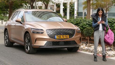 ג'נסיס GV70e (מבחן בזק) – כמו בנזין, אבל על חשמל