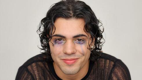 Singer Mergui becomes first man to star in Israeli makeup campaign