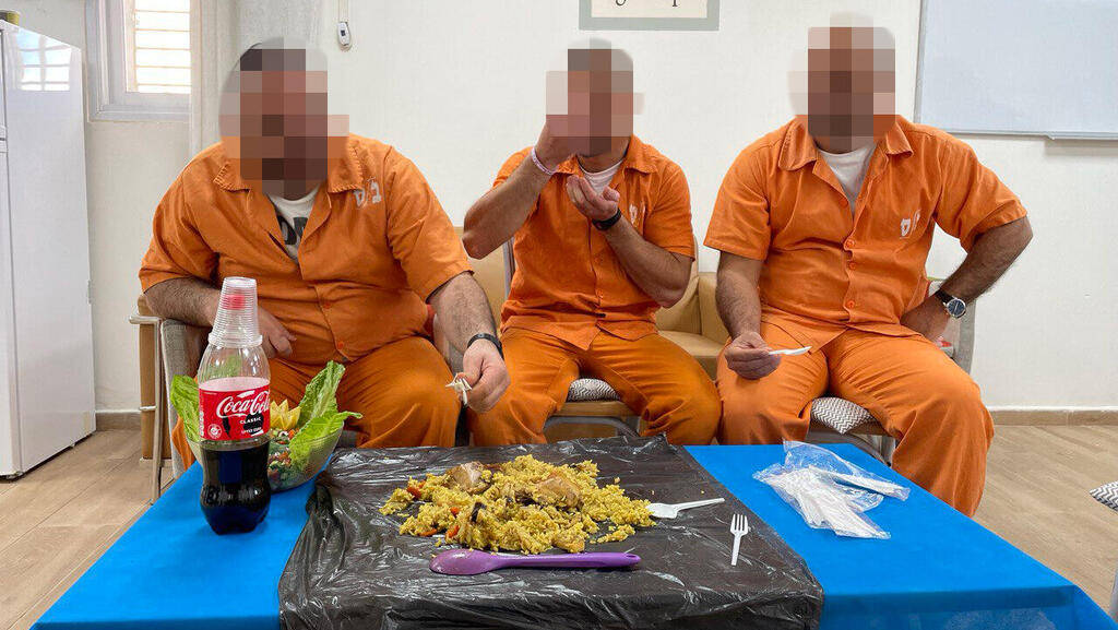Commissary kitchen - Israeli inmates publish prison cookbook