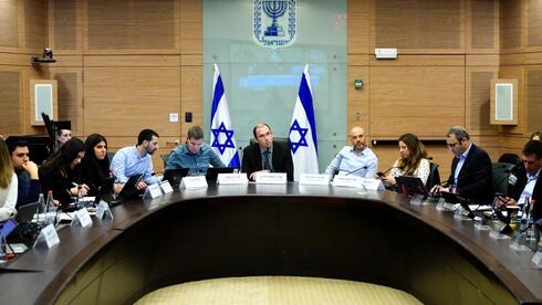 לקראת משבר חוקתי