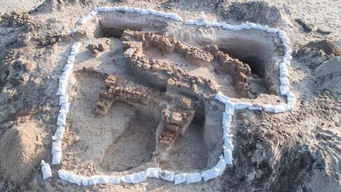 Unique sand farming method first developed in ancient Caesarea, Israeli ...