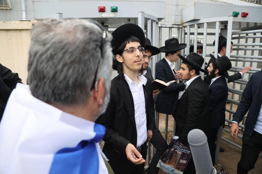 Only 1,200 Haredi Jews join IDF annually, report reveals