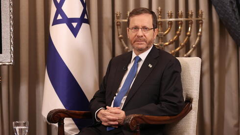 הרצוג ל-ynet: "שומע דאגה ממנהיגים בעולם, אבל אולי טוב שהמשבר פרץ עכשיו"