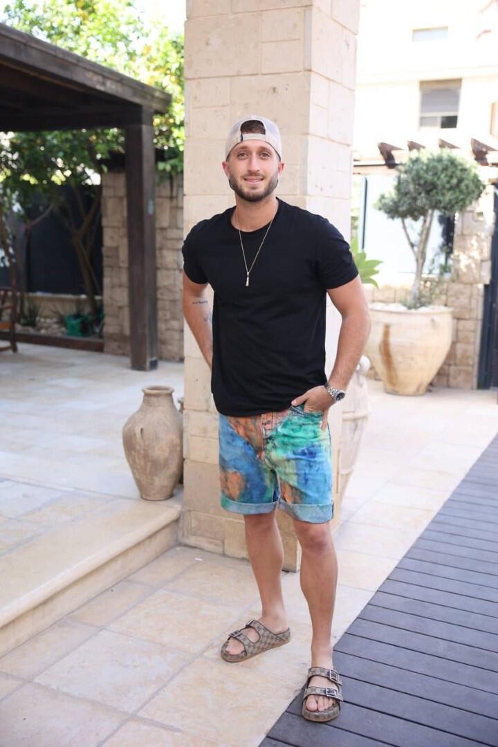 למרות מצבו הבריאותי אייל גולן חוגג במסיבת בריכה