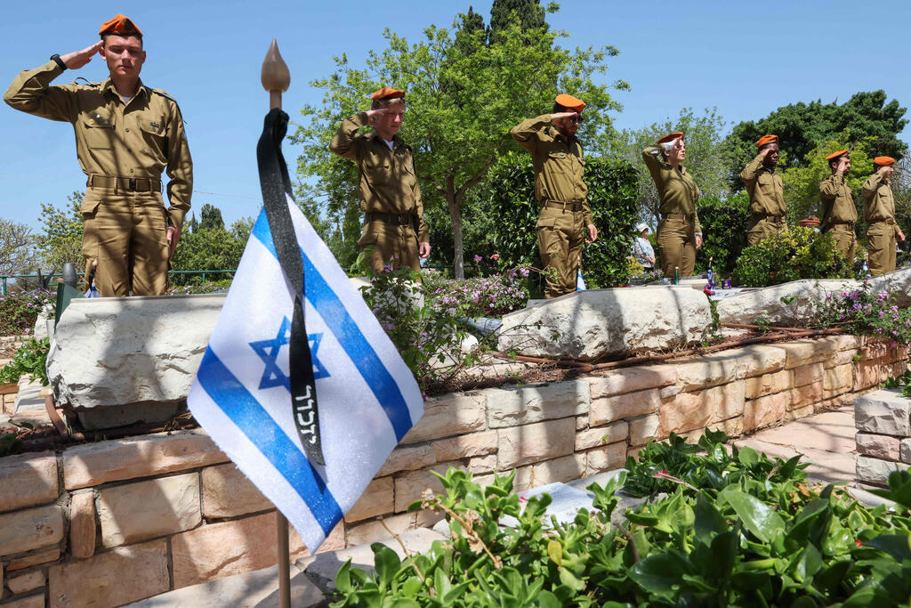 With somber siren and solemn services, Israelis to mark Memorial Day ...