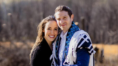 Jewish online fitness guru says doesn't require approval to follow religion
