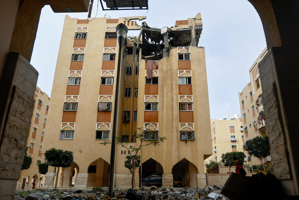 IDF resumes strikes on Gaza terror targets as fighting enters third day