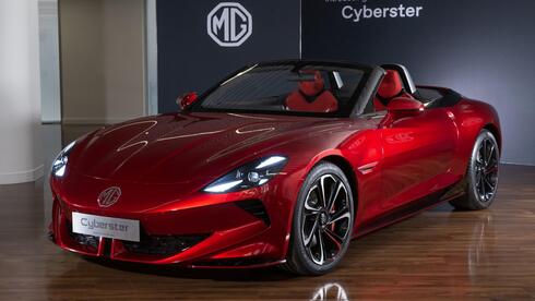 חוגגת 100 בסטייל: הרודסטר של MG מתקרבת