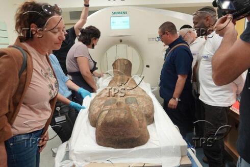 Ancient Egyptian coffin lids undergo probes in CT scan