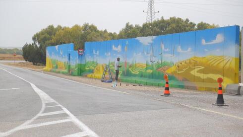 Israeli artist paints Gaza border walls: 'I painted the landscape ...