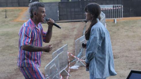 Robbie Williams, Israeli singer Noga Erez meet ahead of show