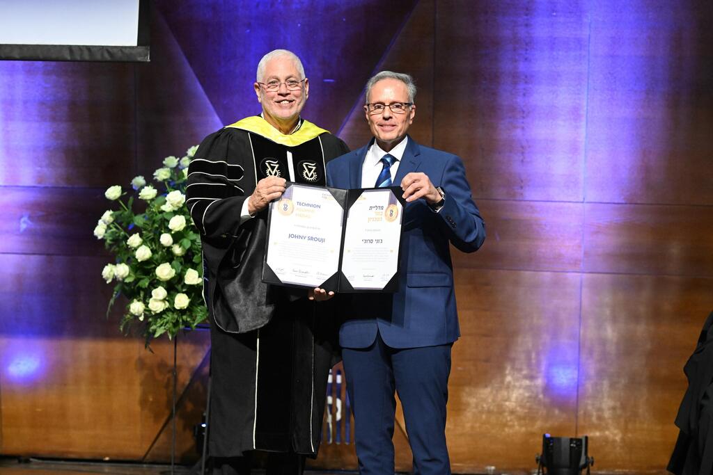 Israeli Apple executive accepts Technion alumni award