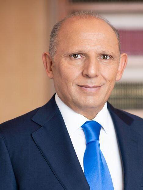 New mural depicting Jewish history to greet passengers at Ben-Gurion ...