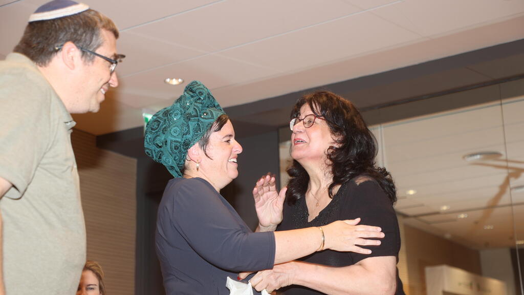 'It changed my life': Cornea transplant recipients embrace family of ...