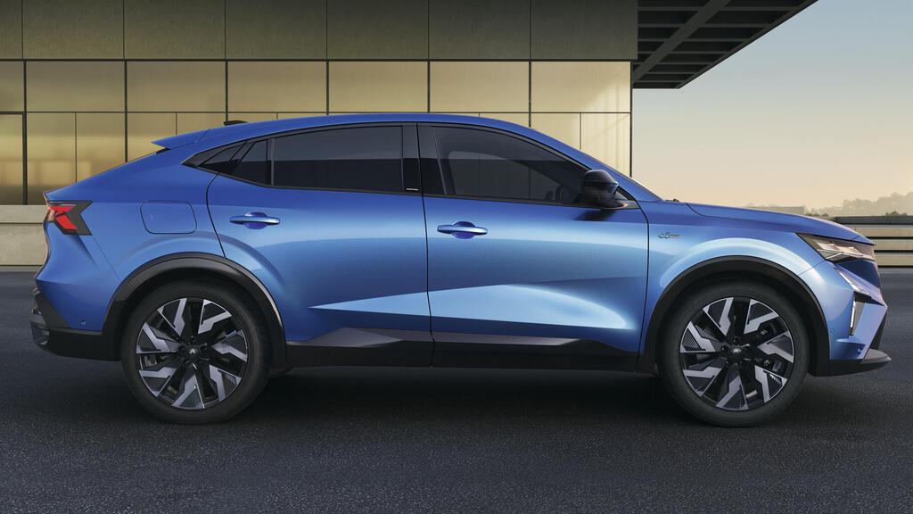 Renault unveils new Rafale model