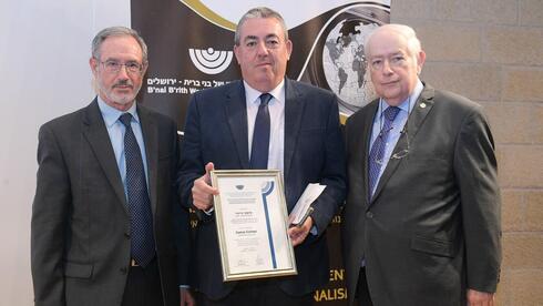 Ynet, Ynetnews reporter Itamar Eichner receives award for extensive ...