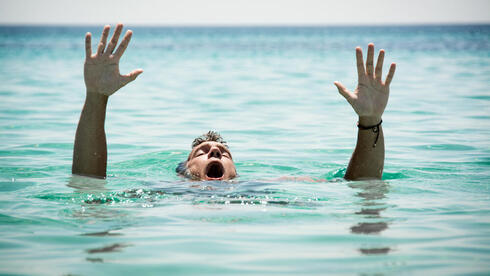 What you should and shouldn't do when drowning | Guide