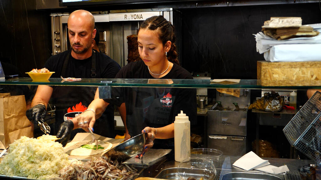 Israeli shawarmist takes TikTok by storm